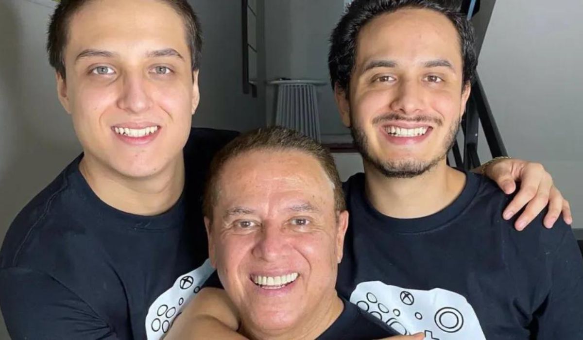 Who are Mario Bezares' children and what do they do?